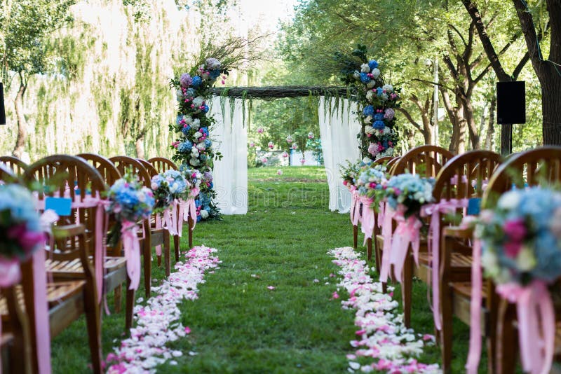 Outdoor wedding Scene stock photo. Image of flower, ceremony - 34395480