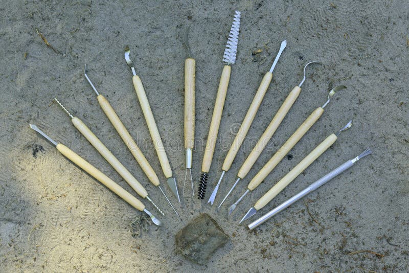 Outils archéologiques image stock. Image du gemme, zone - 33626929