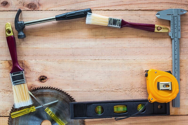 Outils De Charpentier Sur Le Conseil En Bois Image stock - Image du ...
