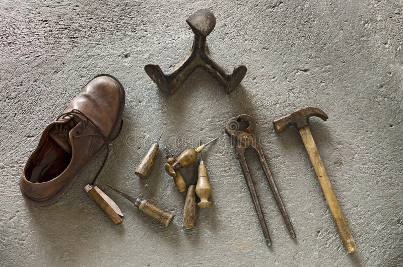 Outils de cordonnier image stock. Image of travail, cuir - 25832815