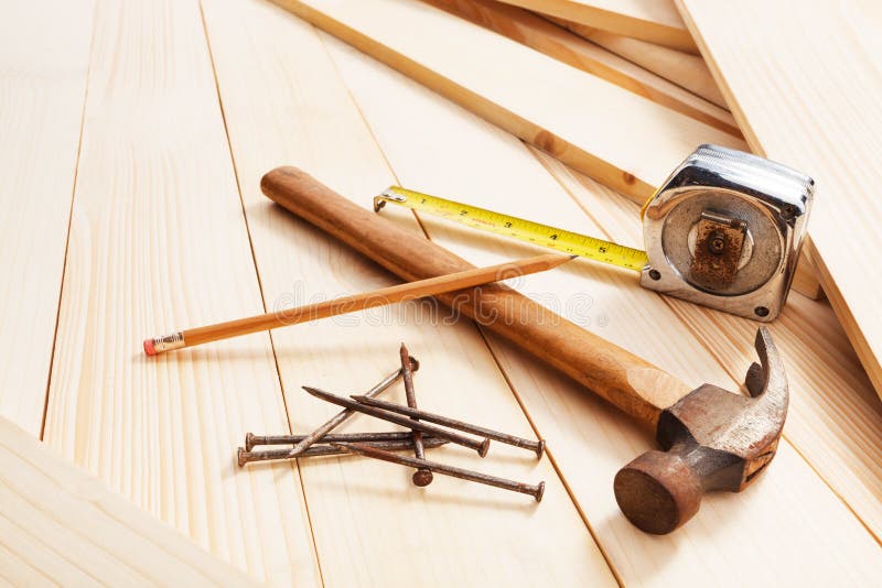Outils De Menuiserie Sur Le Fond En Bois Image stock - Image du clous ...