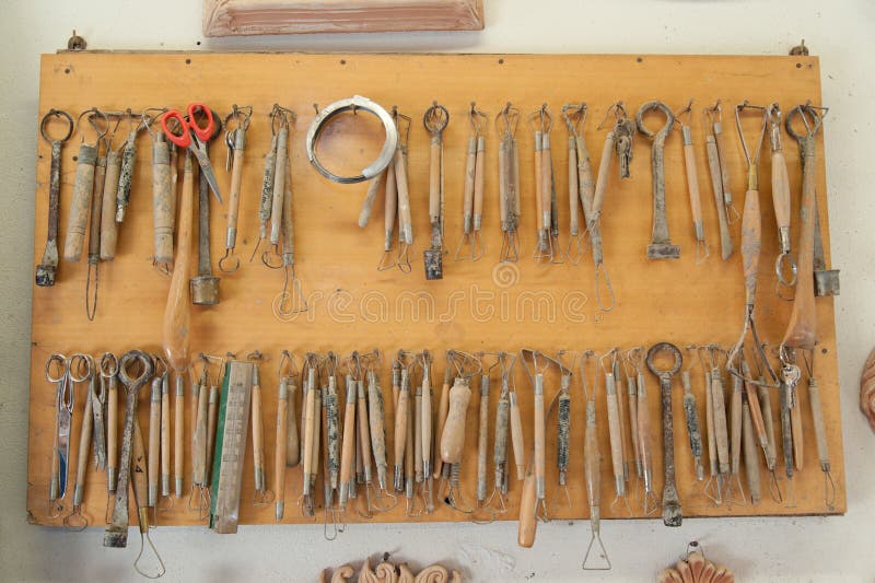 Outils de potier image stock. Image du handcrafted, décoration - 39400351
