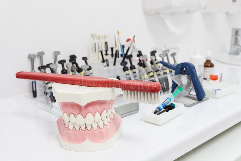 Outils de dentiste photo stock. Image du présidence, module - 32461430