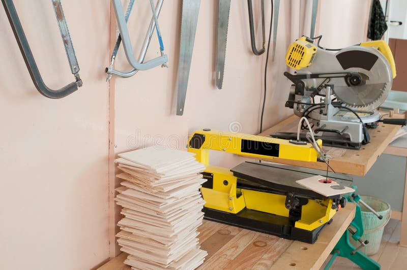 Outils du menuisier. image stock. Image du atelier, machine - 23163447