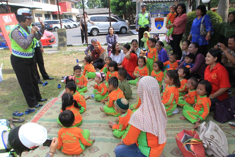 Outing class editorial photo. Image of solo, city, conducting - 64109286