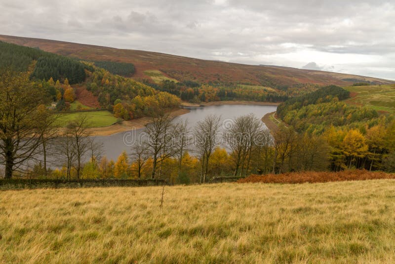 Outono no vale de Derwent imagem de stock. Imagem de alaranjado - 34883973