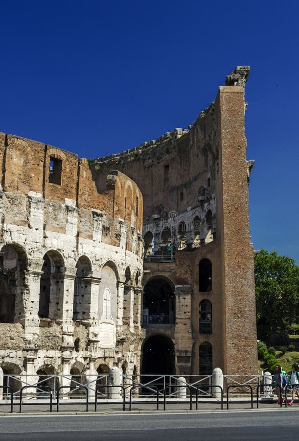 Outside Colosseum Rome editorial stock image. Image of scenic - 42123734