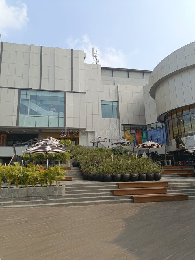 Outside a shopping mall editorial stock photo. Image of outside - 322372808