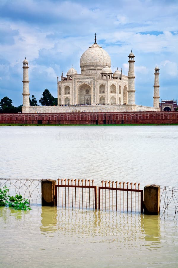 A Outside View of Taj Mahal Mausoleum Stock Photo - Image of asia ...