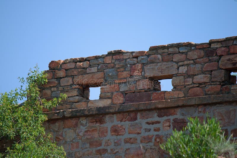 MUR DE FORT CONSTRUIT AVEC LES BLOCS EN PIERRE Photo stock - Image du ...