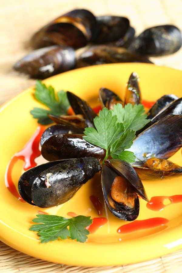 Oven Shellfish on the Plate Stock Photo - Image of arranged, insulated ...