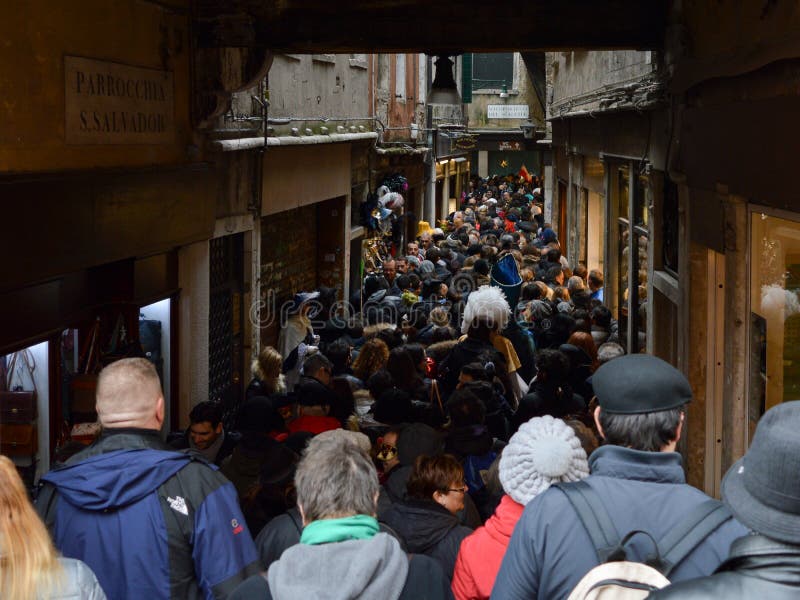 Overcrowded Street in Venice Editorial Image - Image of venice, problem ...