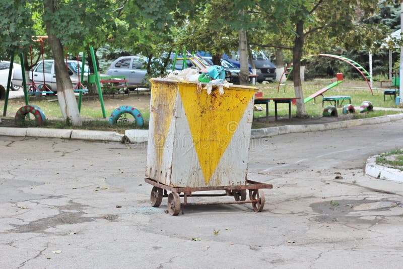Overfilled metal dumpster stock photo. Image of courtyard - 76503222