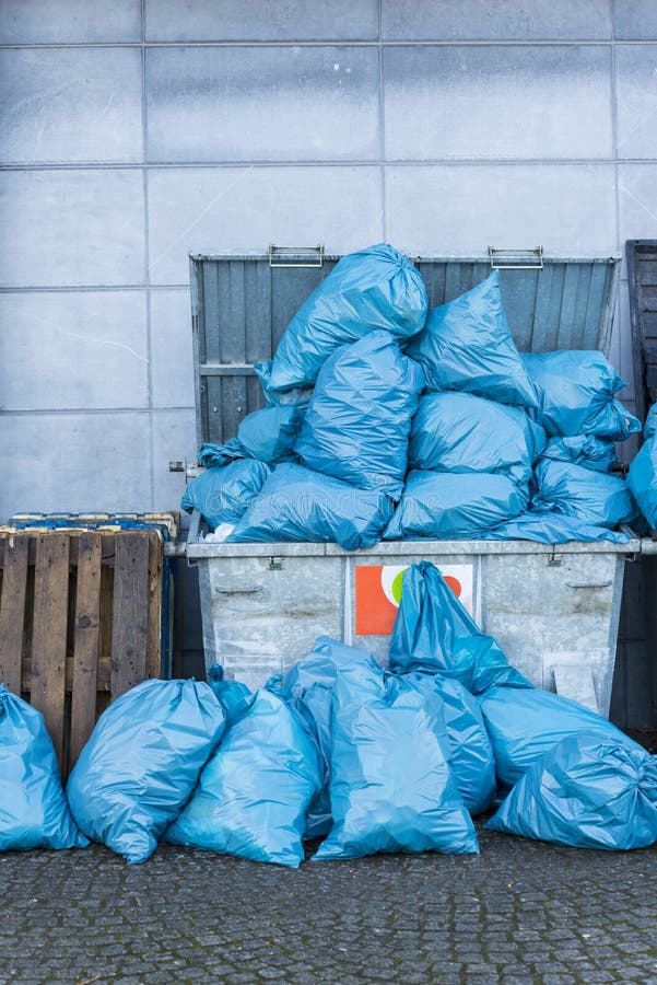 Overfull dumpster stock photo. Image of pallets, overfull - 28410292
