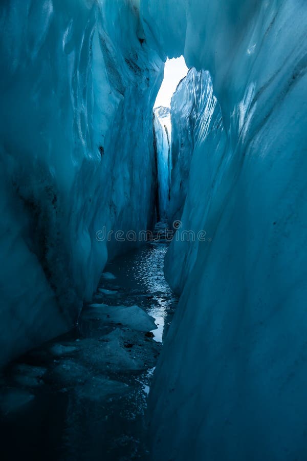 Ice Arch Inside A Crevasse On The Matanuska Glacier Stock Image Image Of Guides Outside