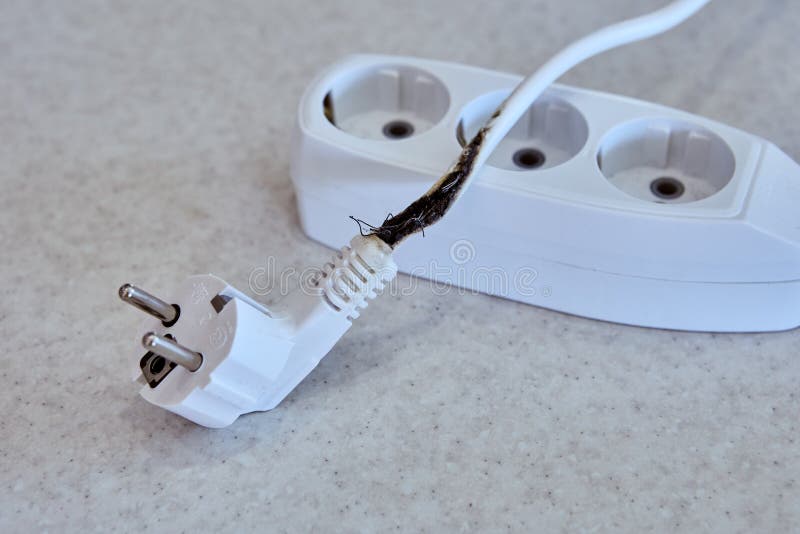 Overloading Extension Cord with Tee Causes Burnout and Short Circuit ...