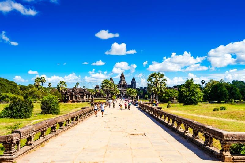 Angkor Wat golden lighting editorial image. Image of green - 66712765