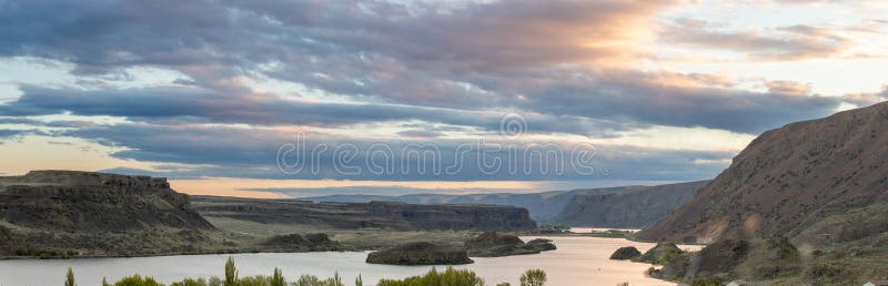 Overlooking Sun Lakes Dry Falls Area Eastern Washington Stock Photos ...