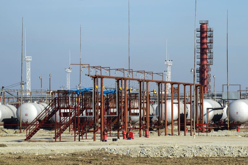 Overpass Loading of Oil Products and Fuel Storage Vessels Stock Photo ...