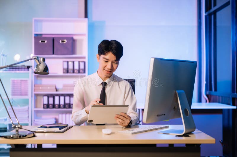 36,785 Man Working Accounting Papers Desk Stock Photos - Free & Royalty ...