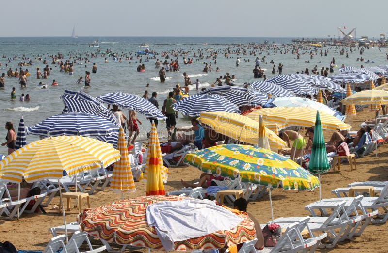 Bikini Overvol Ipanema-strand Rio De Janeiro, Brazilië Redactionele ...