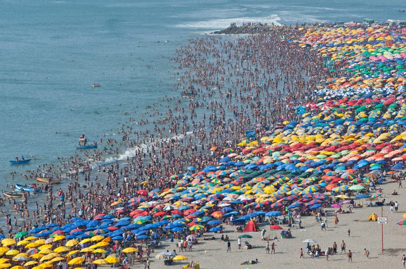 Overvol Strand stock foto. Image of zandig, peru, reserveonderdelen ...