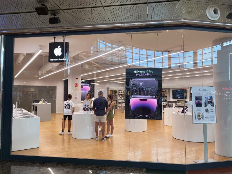 App Store Announcing the IPhone 14 Pro Editorial Stock Image - Image of ...