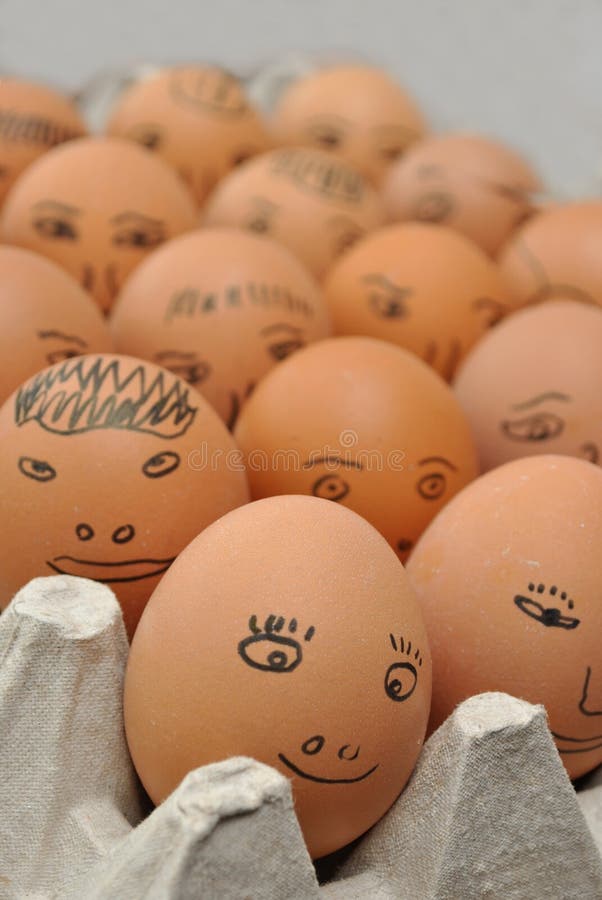 Ovos com faces imagem de stock. Imagem de recolhimento - 18397611