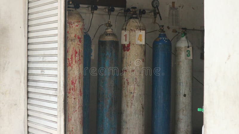 225 White Oxygen Cylinders Stock Photos - Free & Royalty-Free Stock ...