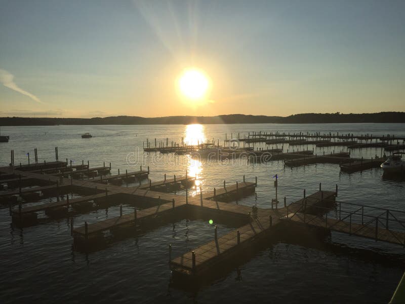 Lago del Ozarks foto de archivo. Imagen de escénico, acantilado - 42967498