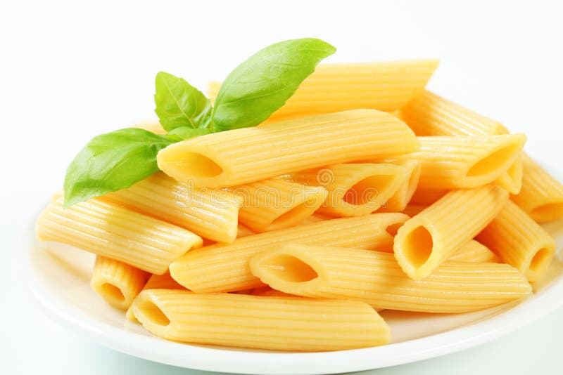Pâtes cuites de penne image stock. Image du partie, assiette - 32843949