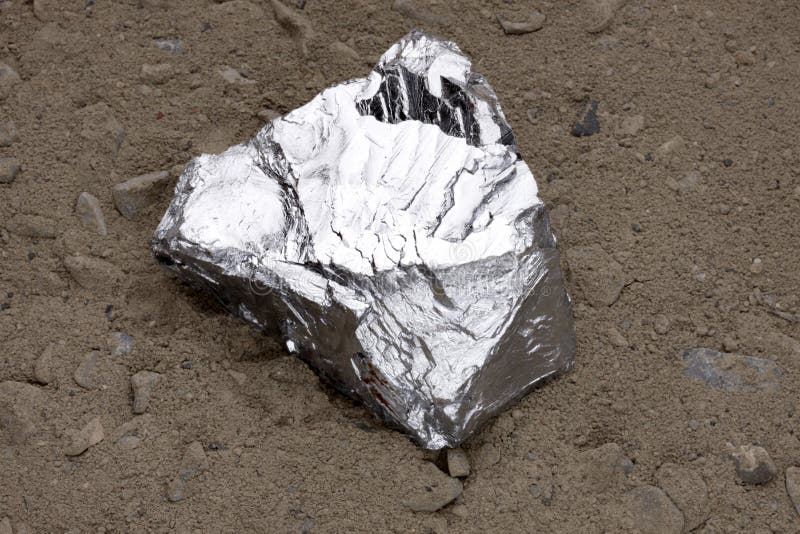 Minerai De Nickel Vert De Pierre De Garnierite D'isolement Photo stock ...