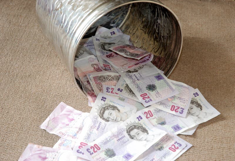 Desperdicio de dinero fotografía editorial. Imagen de basura - 3073502