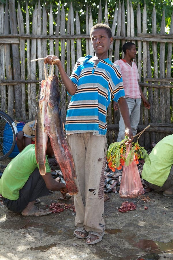 Pêcheur africain photo éditorial. Image du fonctionnement - 31434686