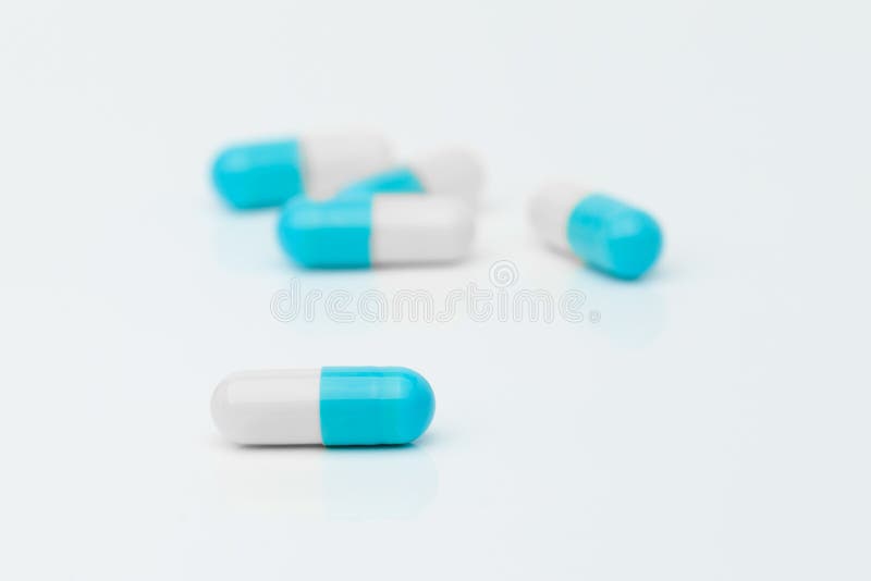 Píldoras Azules De La Droga En El Fondo Blanco Foto de archivo - Imagen ...