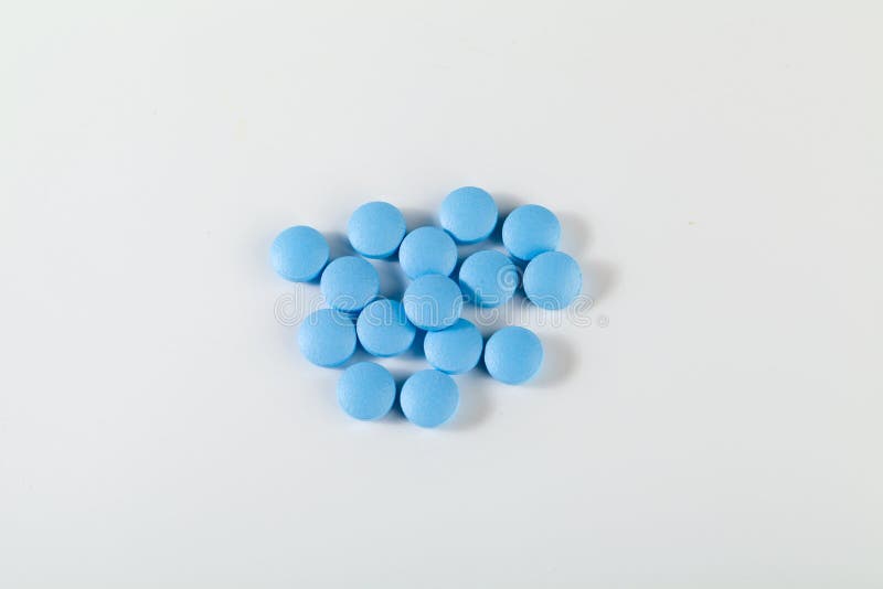 Píldoras Azules De La Droga En El Fondo Blanco Foto de archivo - Imagen ...