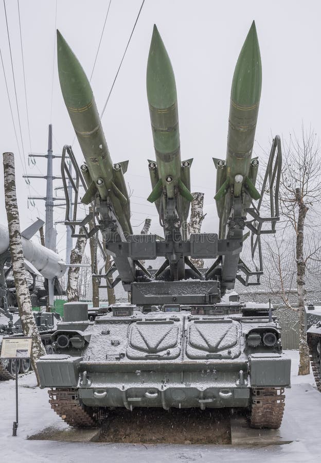 Launcher 9A35 Med Fyra Raket 9M37 Av Missilkomplexet 9K35 Strela-10 I ...