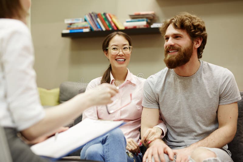 Paar in het Adviseren stock afbeelding. Image of glimlachen - 97168531