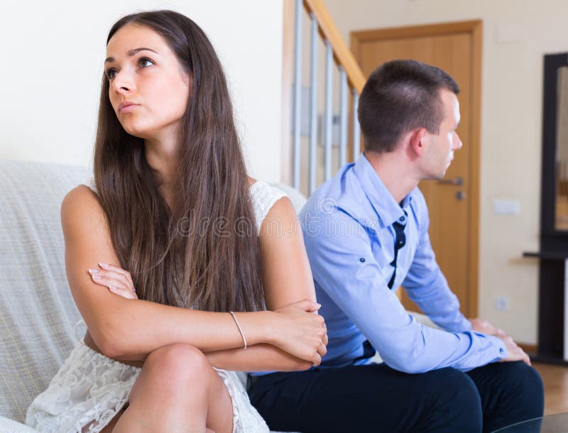 Frau Immer Schmollen & Ehemann Sind Leicht Sauer Er Hat Problem Mit ...