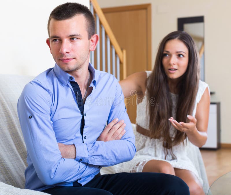 Frau Immer Schmollen & Ehemann Sind Leicht Sauer Er Hat Problem Mit ...