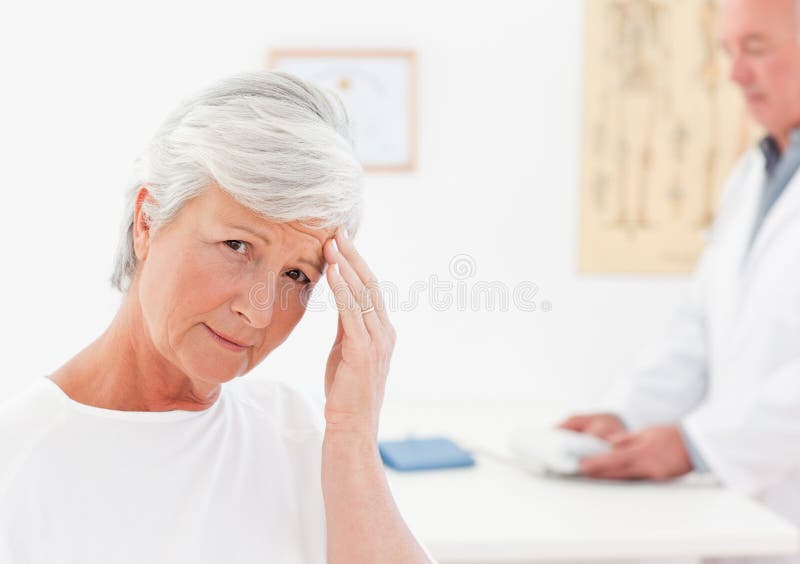 Paciente Enfermo Con Su Doctor Imagen de archivo - Imagen de adulto ...