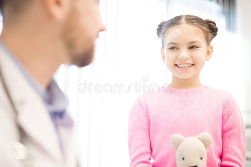 Paciente feliz foto de stock. Imagem de médico, medicina - 116446450