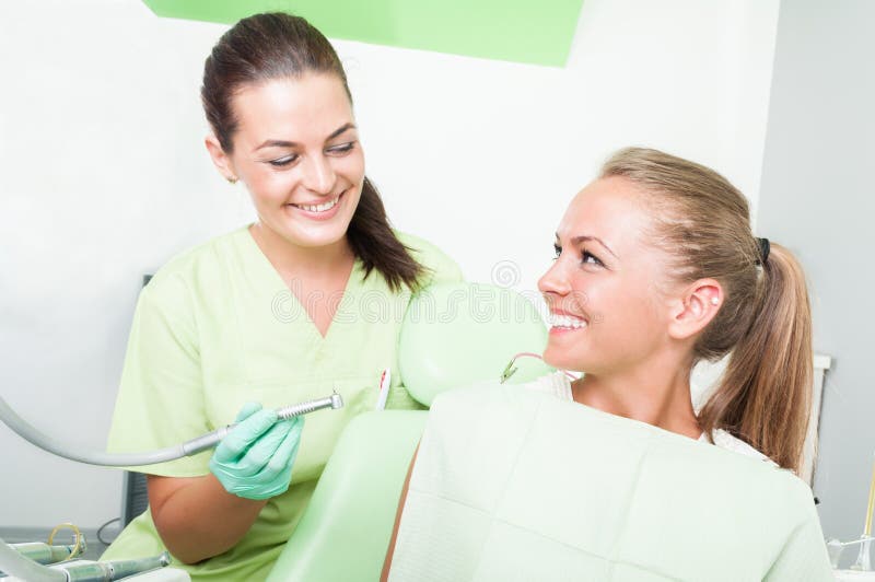 Paciente Feliz En El Dentista Imagen de archivo - Imagen de ...