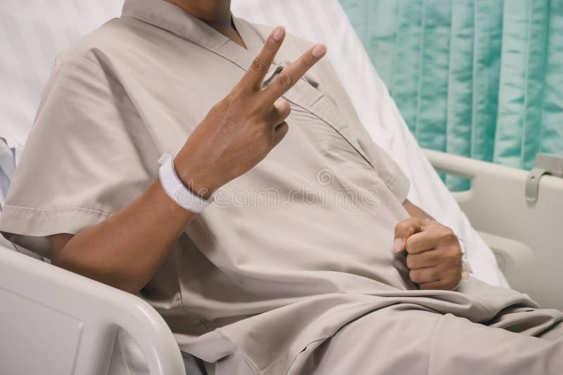 Paciente Feliz En El Hospital Imagen de archivo - Imagen de mejora ...