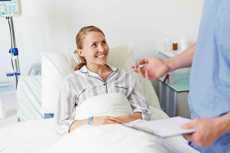 Paciente feliz foto de stock. Imagem de charme, feliz - 57561278