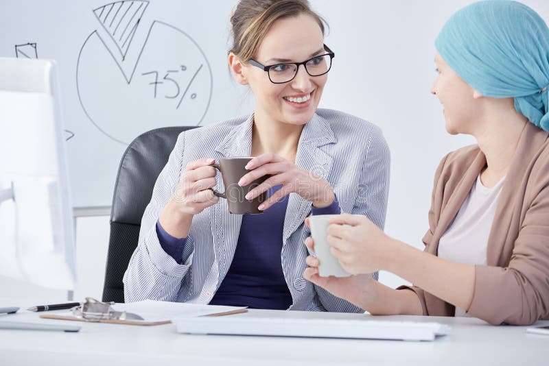 Oncologista e seu paciente foto de stock. Imagem de quadro - 89393424