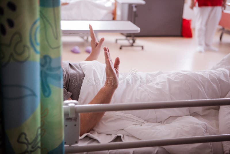 Paciente terminal enfermo foto de archivo. Imagen de retiro - 103962258
