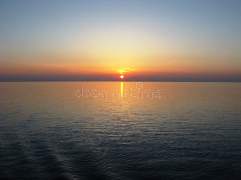 Pacific Ocean with Clear Horizon, Sunset, Blue Sky Reflection on Calm ...