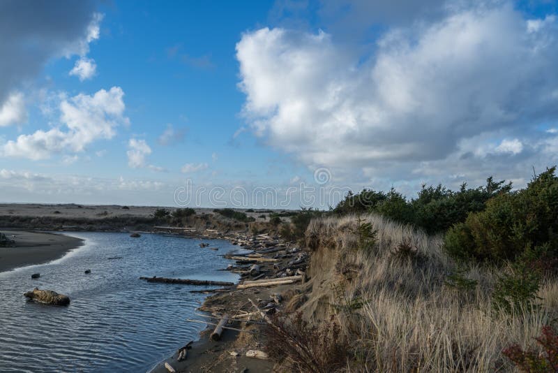Pacific Ocean Washington State Stock Image - Image of clouds, shore ...