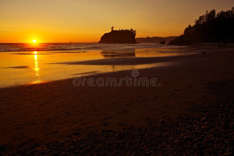 Pacific Sunset stock photo. Image of island, serene, horizontal - 28671638